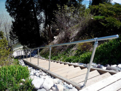 10 DIY Outdoor Handrail Ideas - Simplified Building